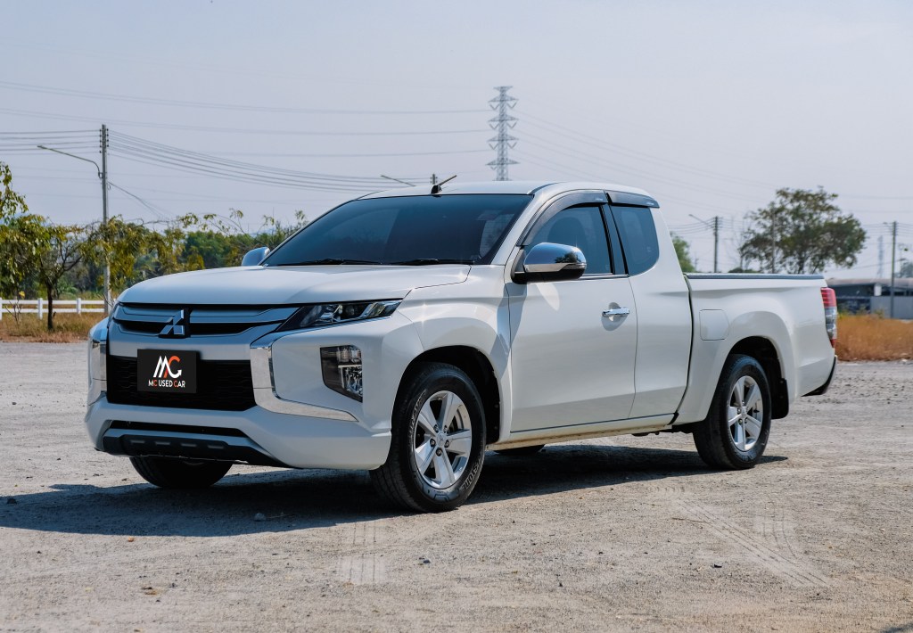 Mitsubishi Triton Ext cab 2.5 GLX MT สีขาว เกียร์ธรรมดา ปี 2020